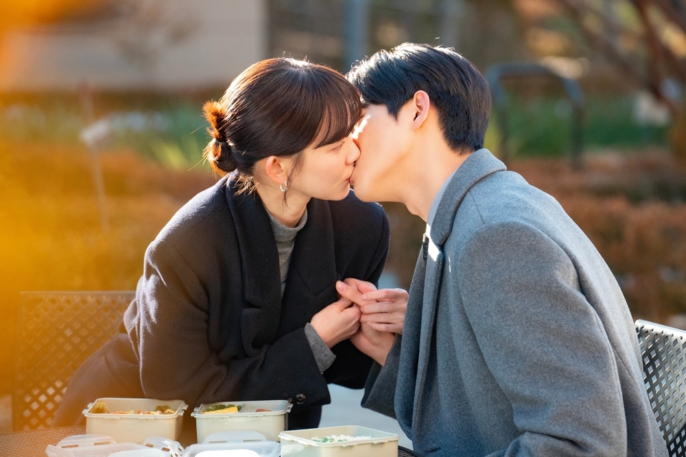 보도자료 쿠팡플레이 시리즈 새벽 2시의 신데렐라 신현빈 문상민 윤박 박소진 직접 전하는 정주행 유발 포인트 셋 쿠팡 뉴스룸